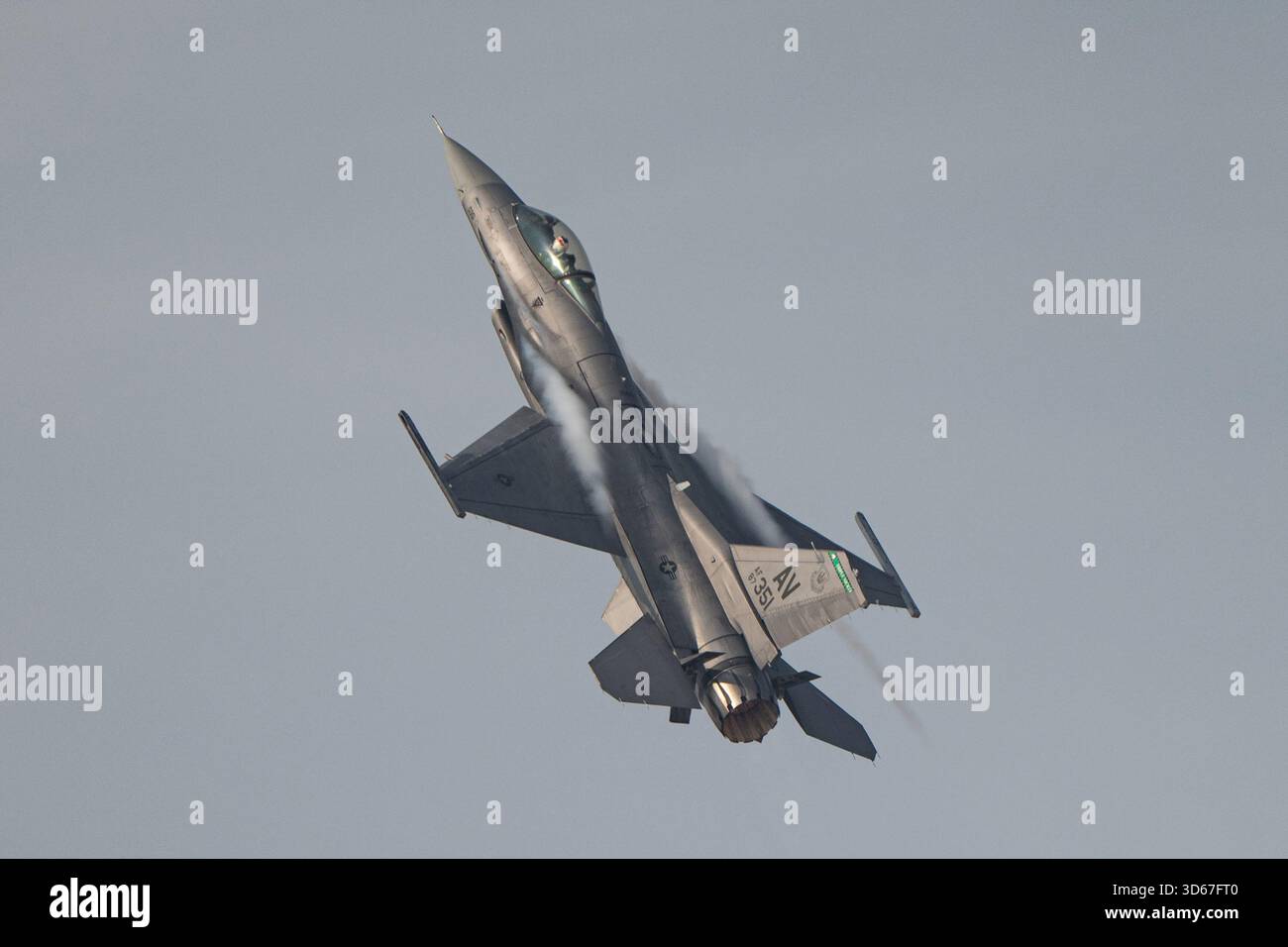 A U.S. Air Force F-16C Fighting Falcon assigned to the 555th Fighter ...