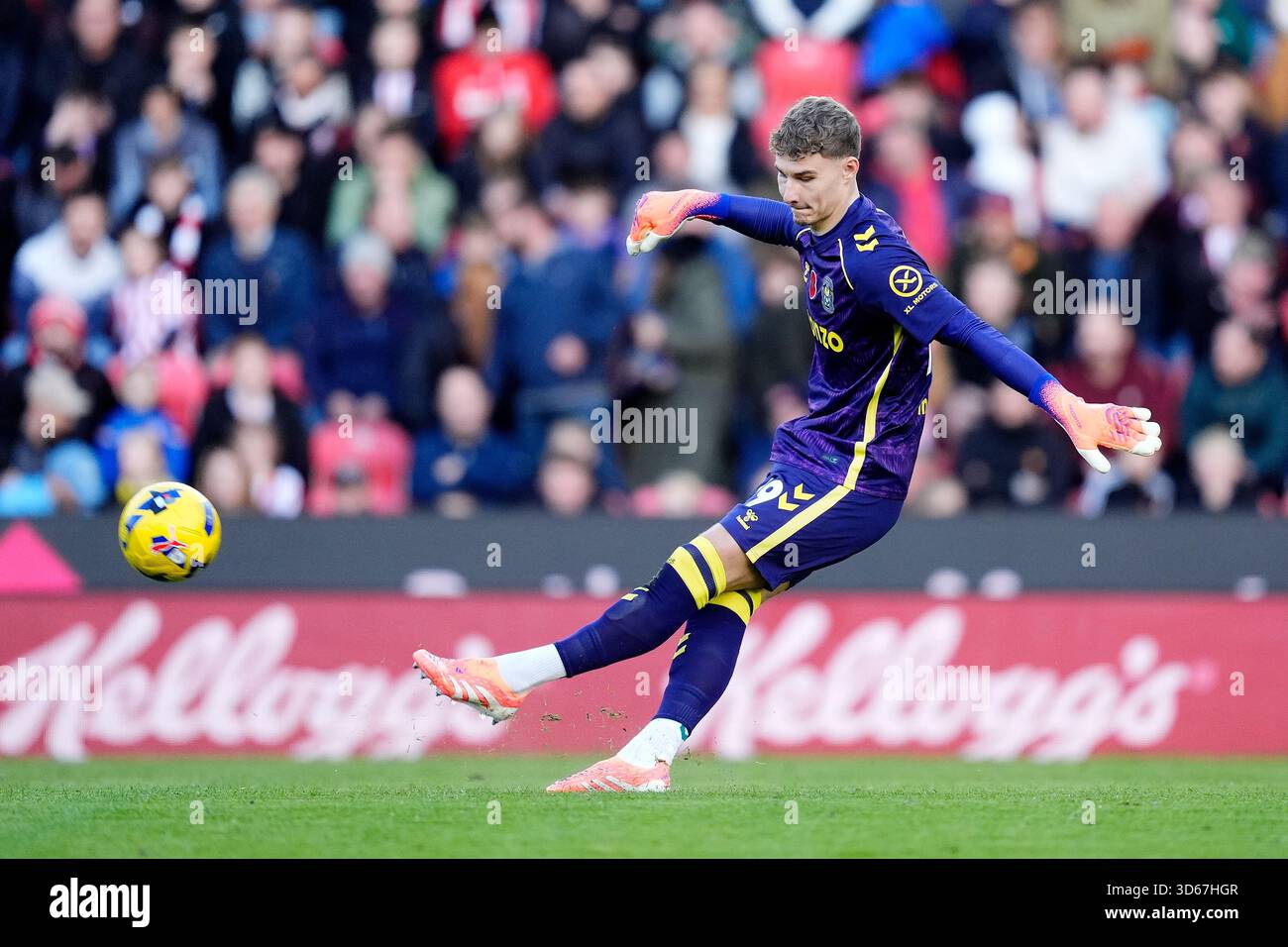 Coventry City goalkeeper Carl Rushworth during the Sky Bet Championship ...