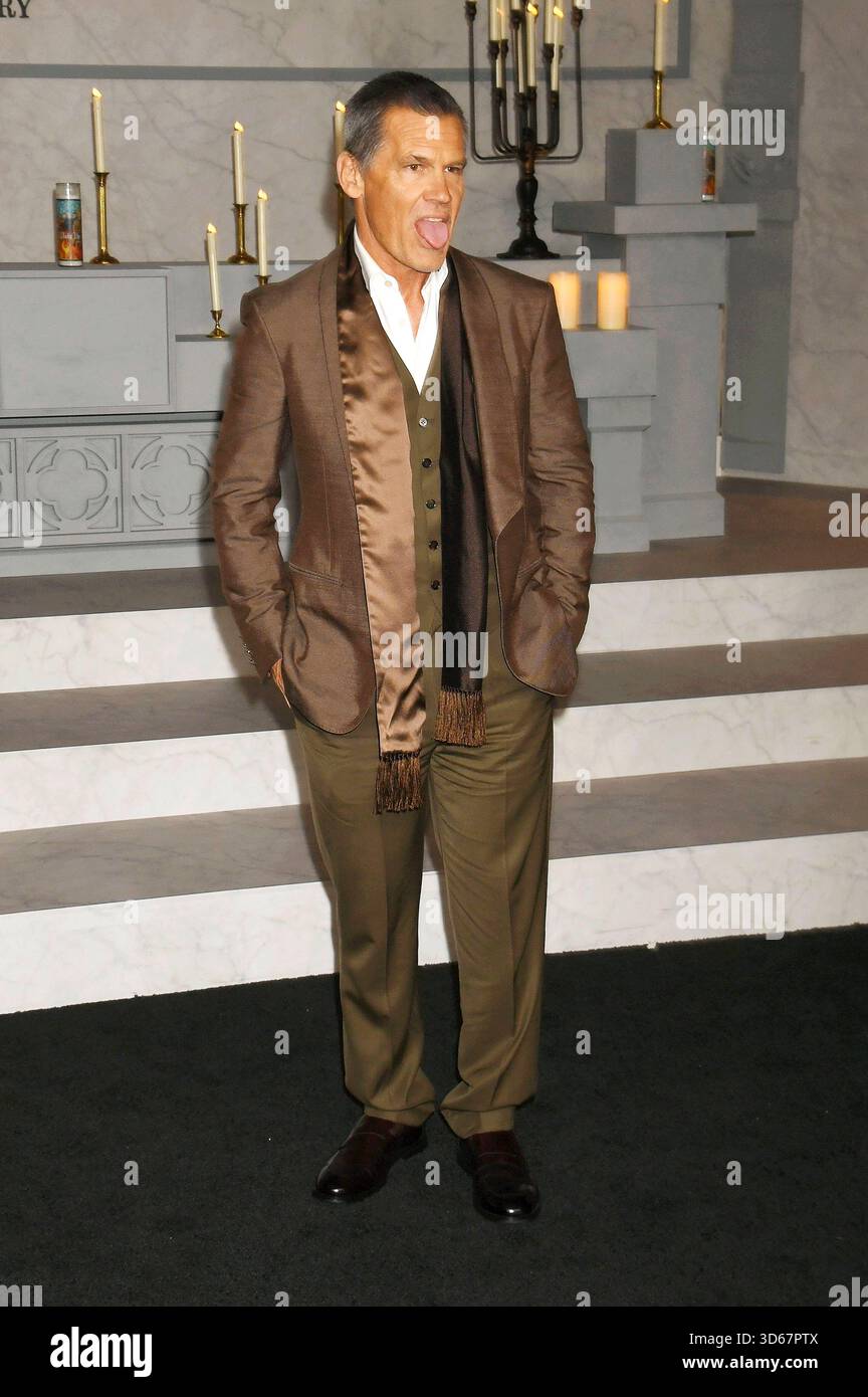Josh Brolin bei der Premiere des Netflix-Films Wake Up Dead Man: A ...