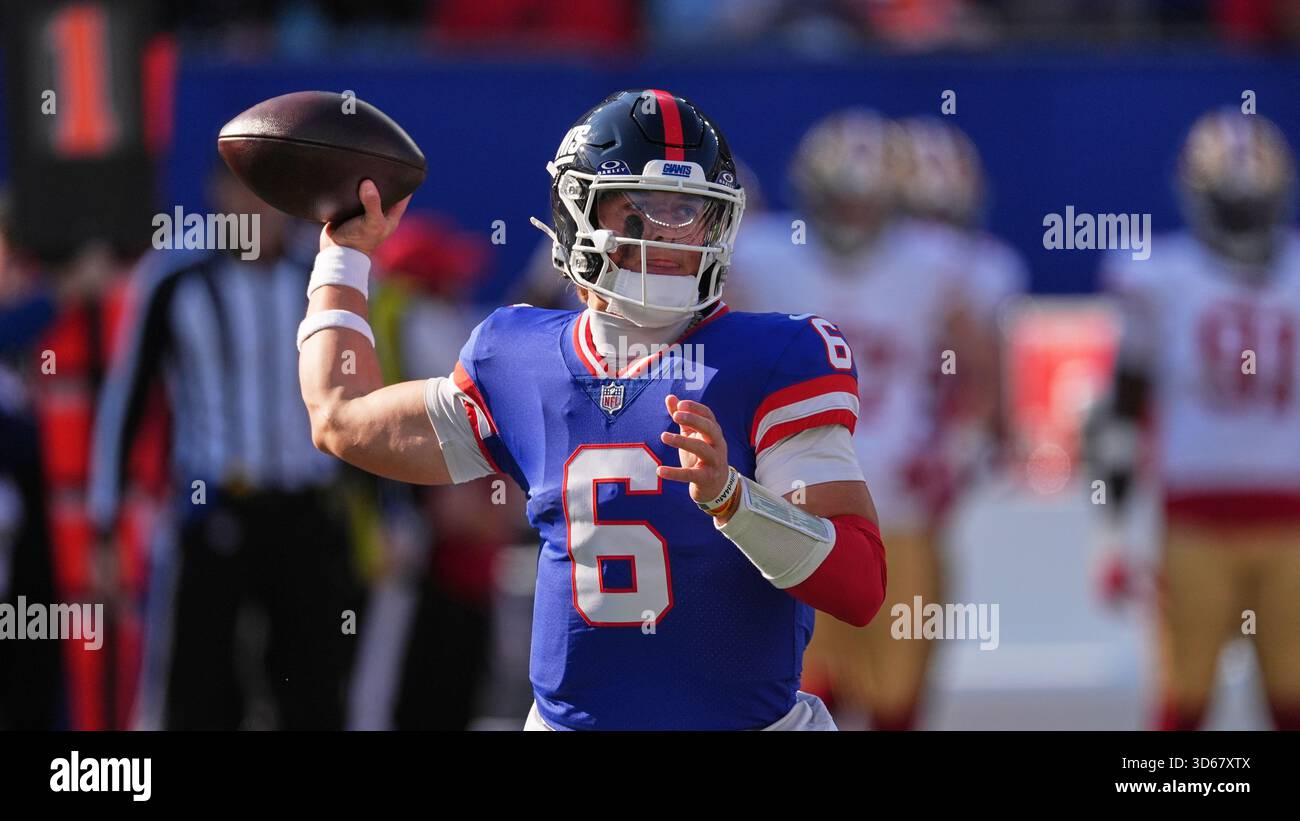 New York Giants quarterback Jaxson Dart during an NFL football game ...