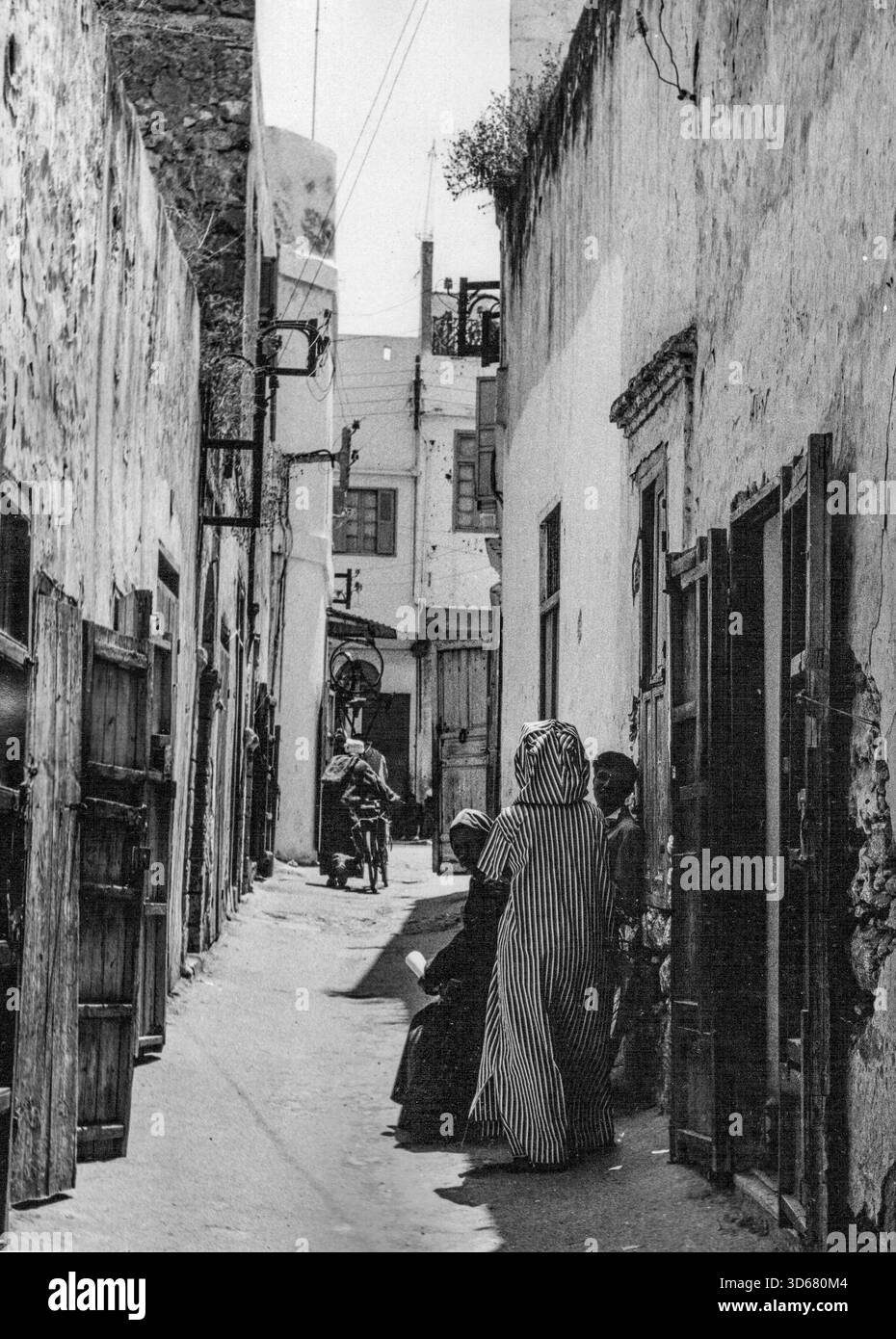 Narrow street scene on Black and White Stock Photos & Images - Alamy