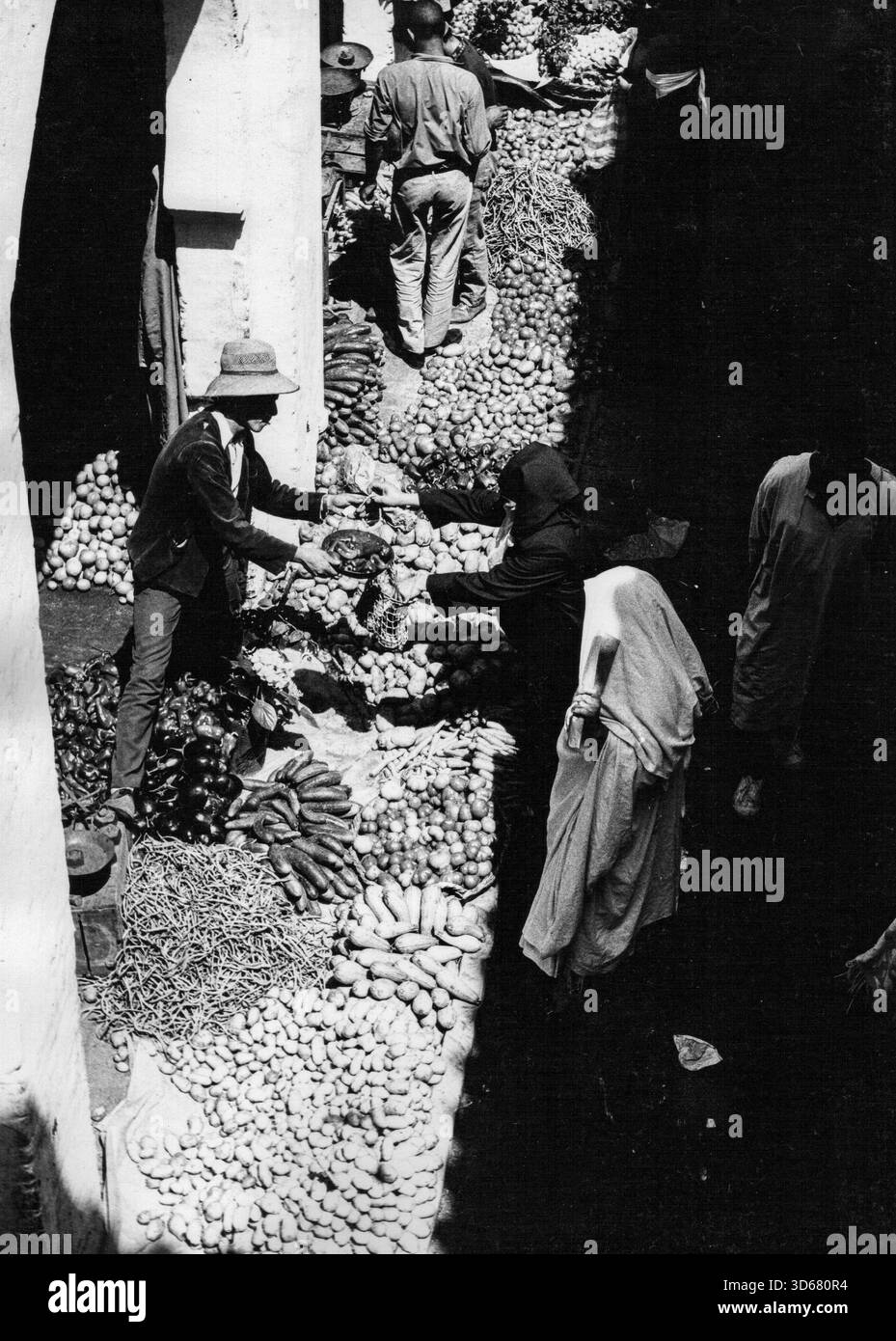 Street food in old Black and White Stock Photos & Images - Alamy