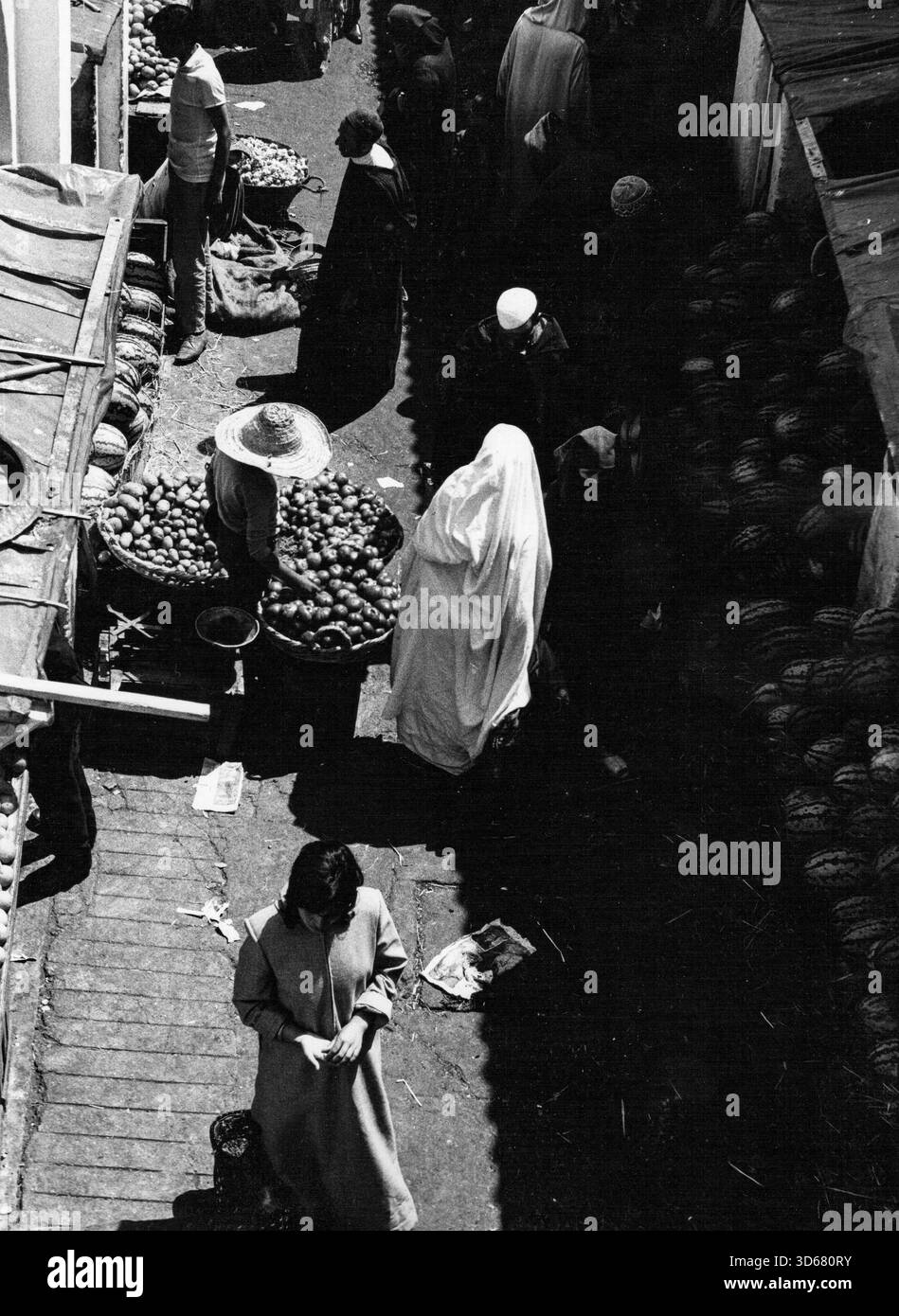 Street food in old Black and White Stock Photos & Images - Alamy