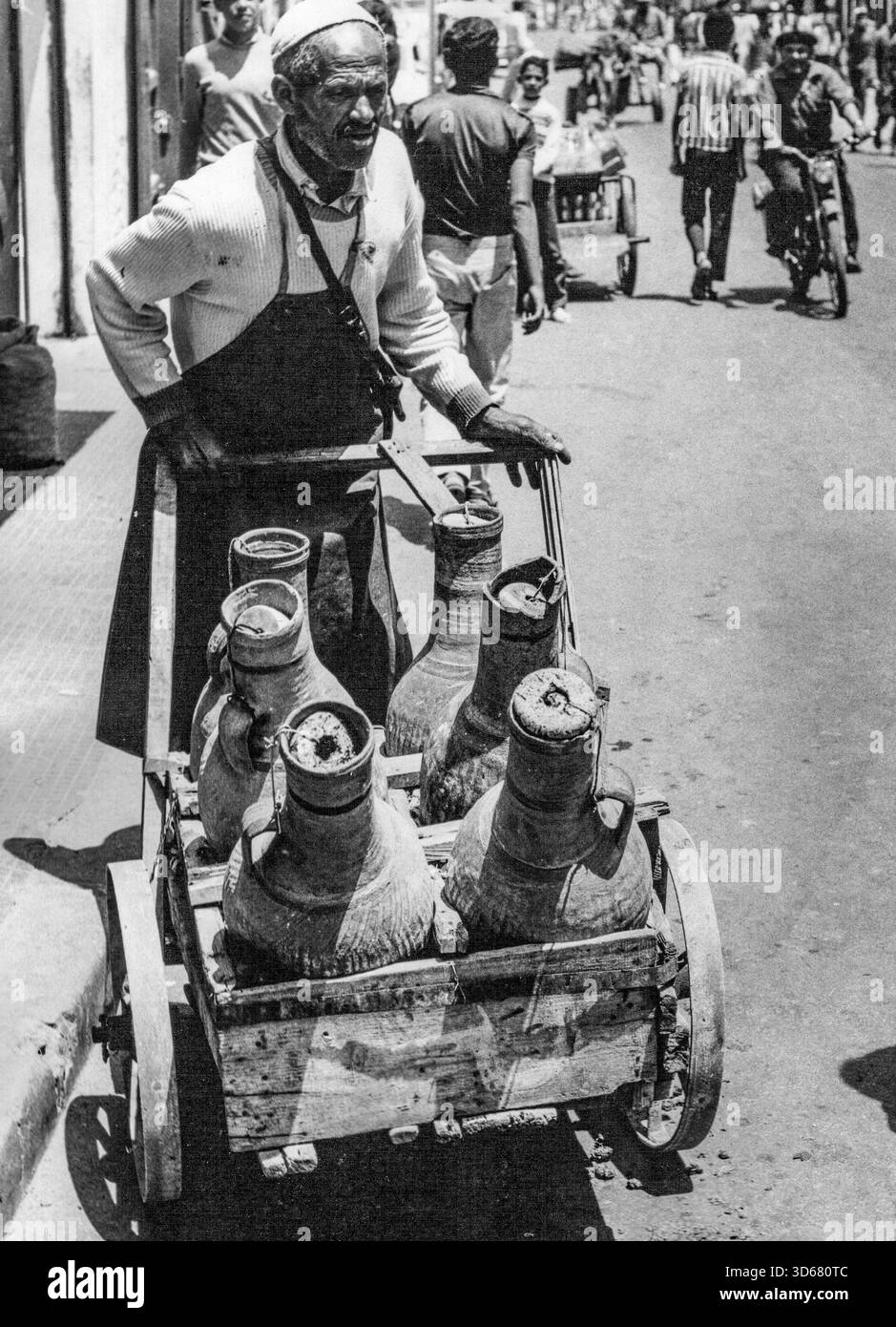 Summer street scene people Black and White Stock Photos & Images - Alamy