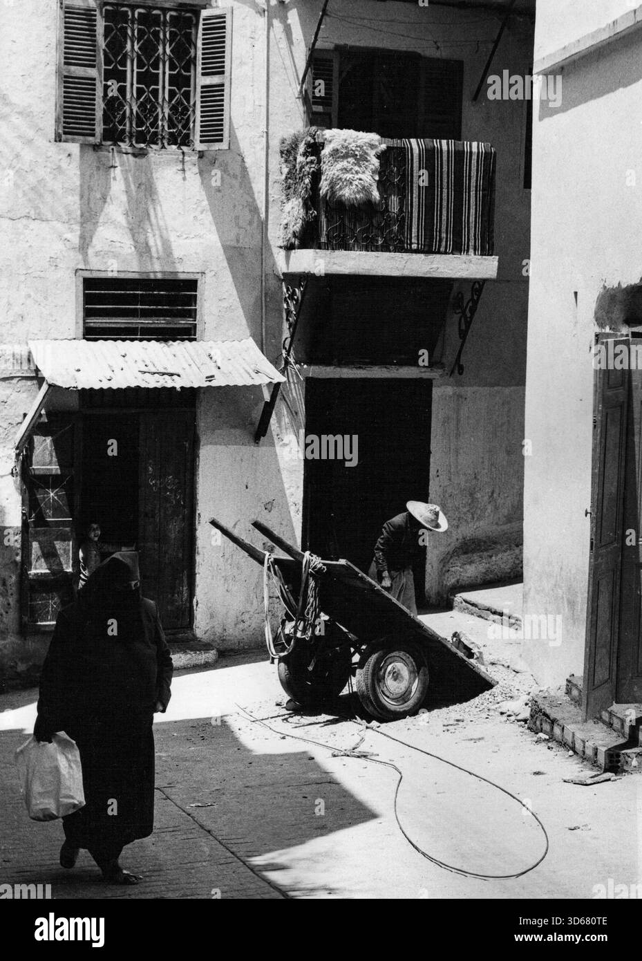 Summer street scene people Black and White Stock Photos & Images - Alamy