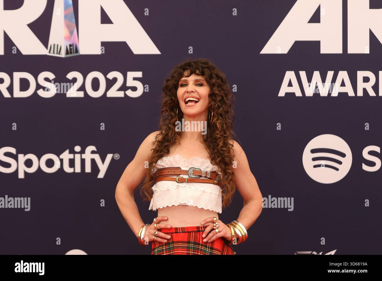 Sydney, Australia. 19th November 2025. Fanny Lumsden arrives on the red ...
