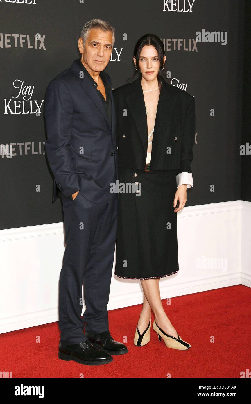 George Clooney und Riley Keough bei der Premiere des Netflix-Films Jay ...