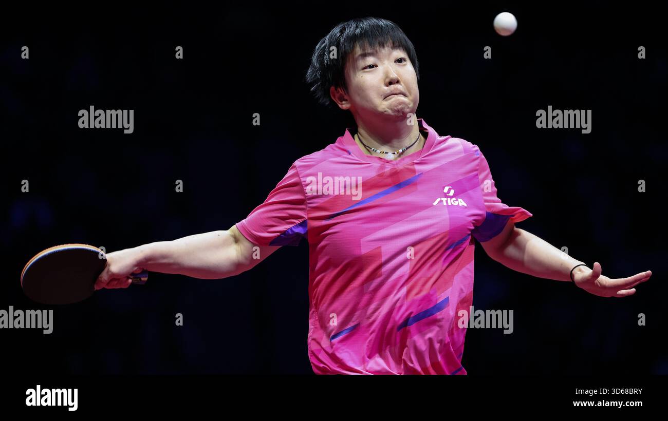 (251119) -- MACAO, Nov. 19, 2025 (Xinhua) -- Sun Yingsha of Hebei hits ...