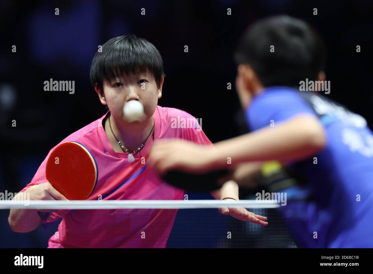 (251119) -- MACAO, Nov. 19, 2025 (Xinhua) -- Sun Yingsha (L) of Hebei ...