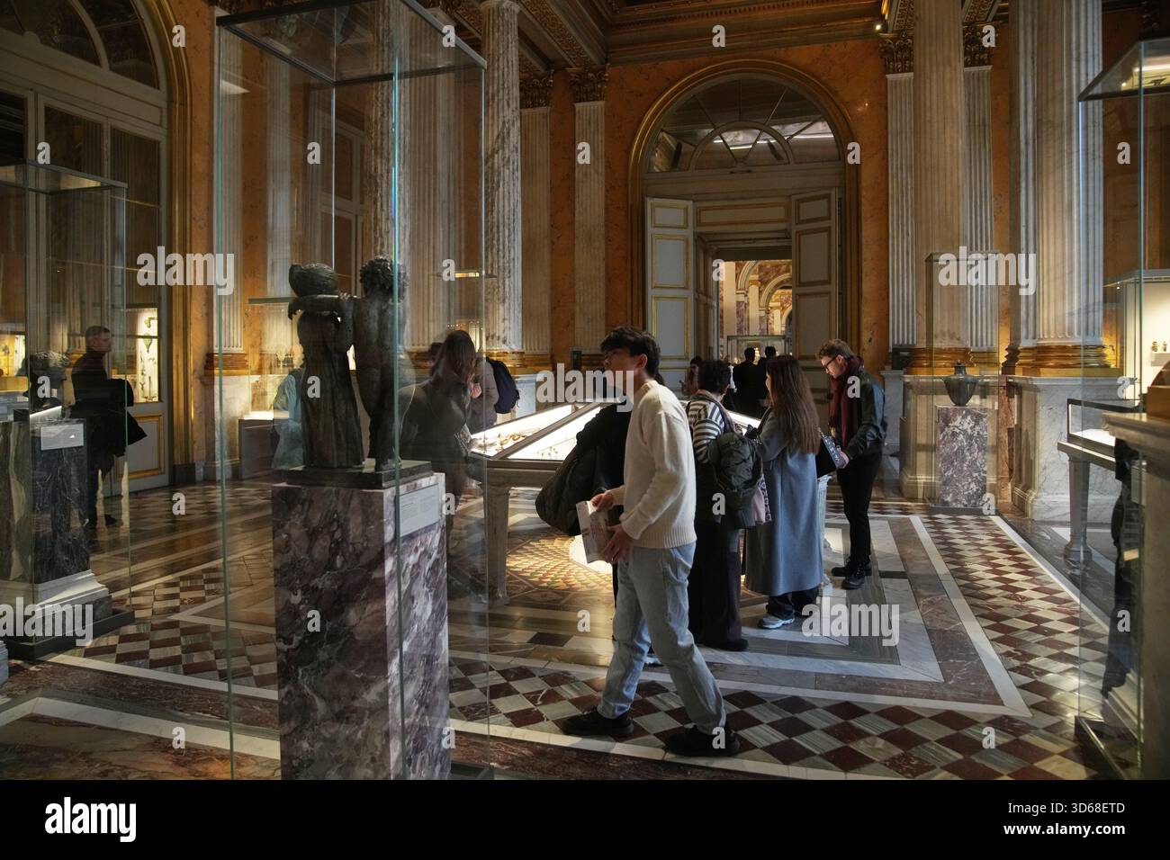 Visitors in the Sully wing of Le Louvre museum, Wednesday, Nov. 19 ...