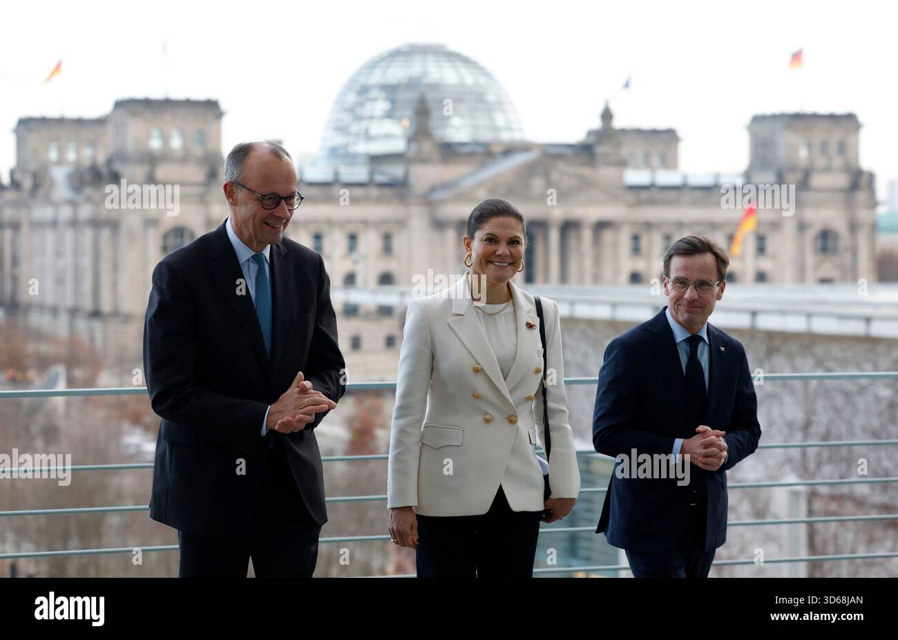 From left, German Chancellor Friedrich Merz welcomes Sweden's Crown ...
