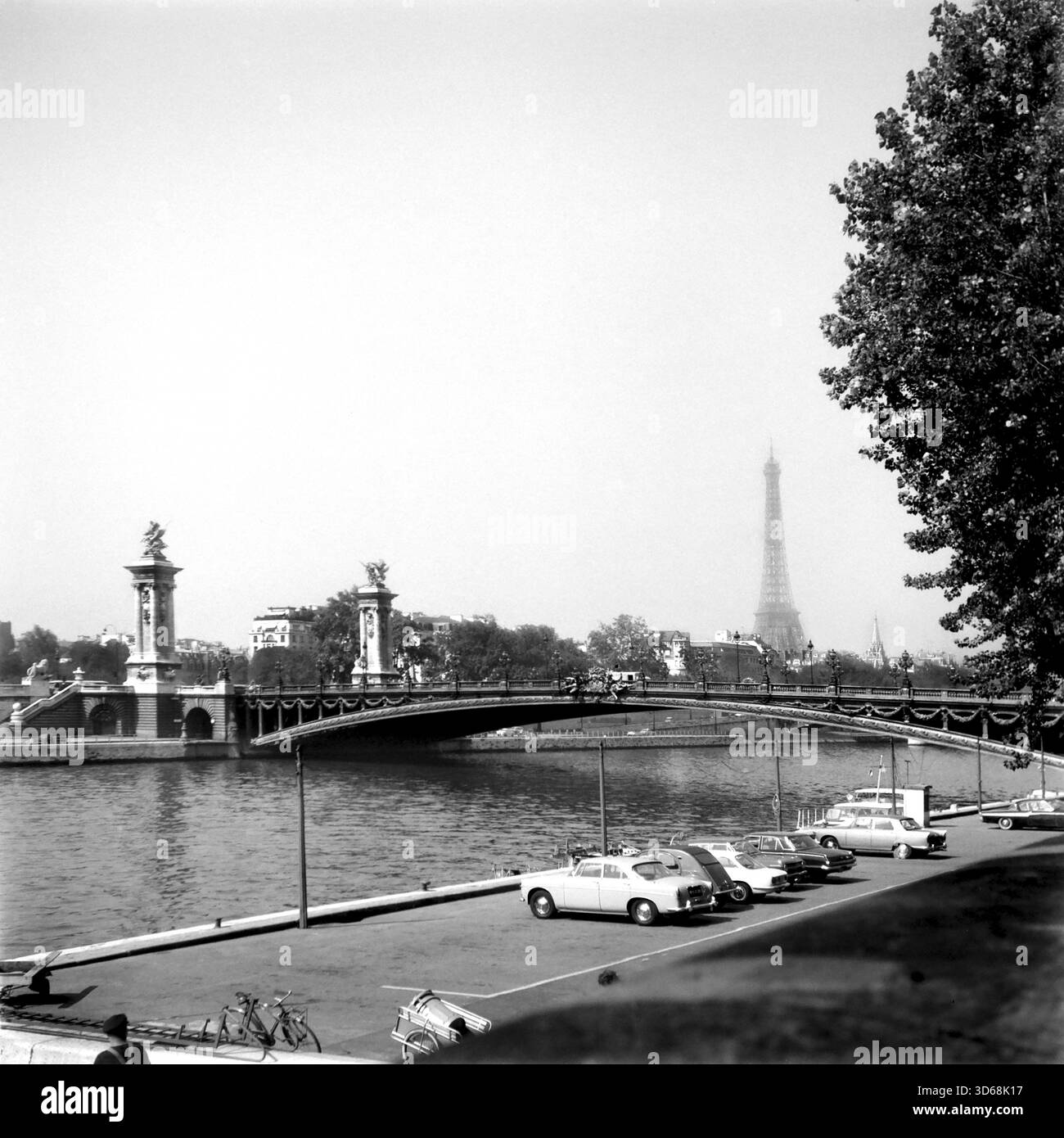 Art bridge paris Black and White Stock Photos & Images - Alamy