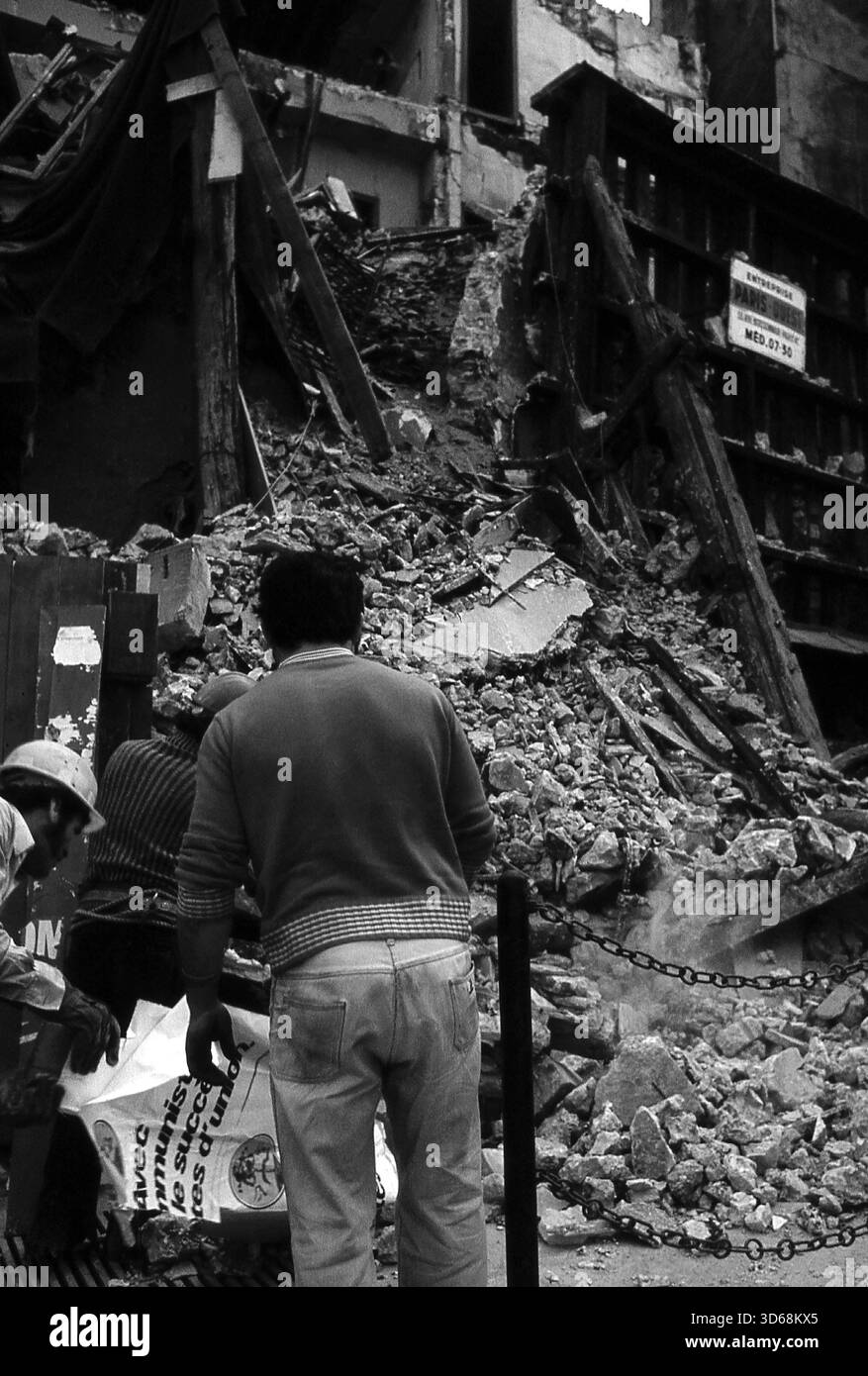 1975 demolition hi-res stock photography and images - Alamy