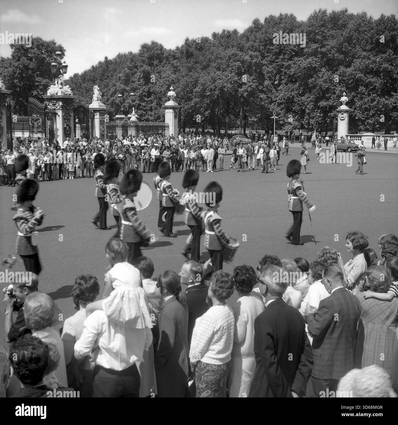 Guards changing guard ceremony Black and White Stock Photos & Images ...