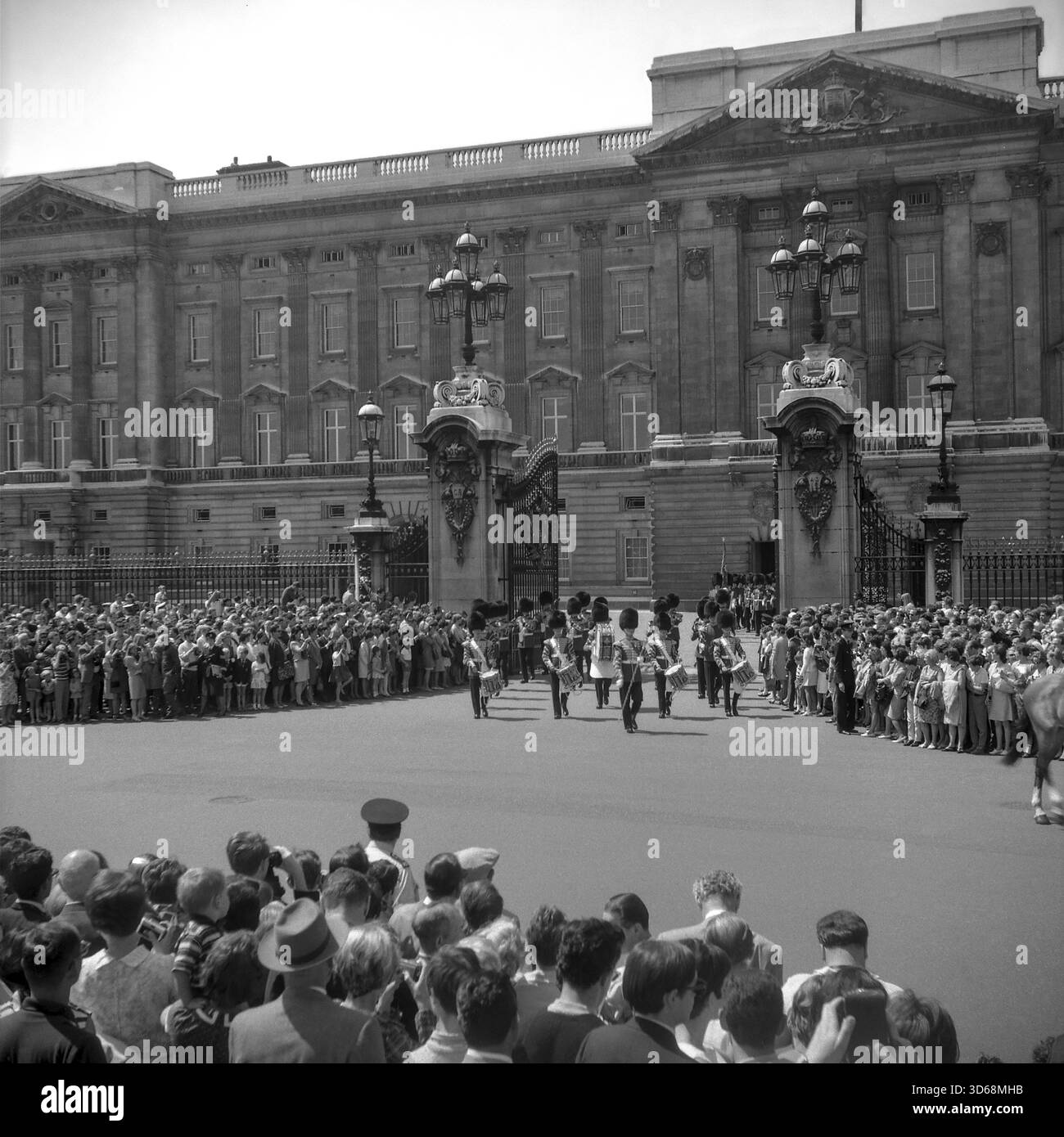 Changing guards ceremony Black and White Stock Photos & Images - Alamy