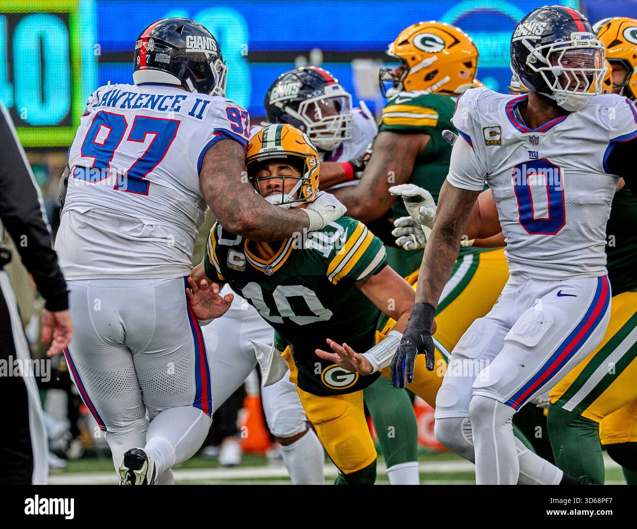 New York Giants defensive tackle Dexter Lawrence (97) pressures Green ...