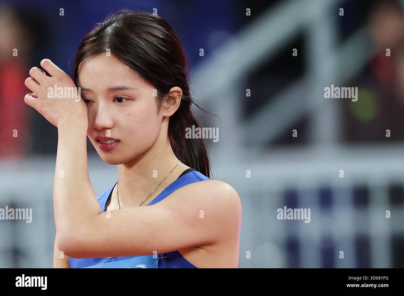 (251119) -- GUANGZHOU, Nov. 19, 2025 (Xinhua) -- Shao Yuqi of Hubei ...