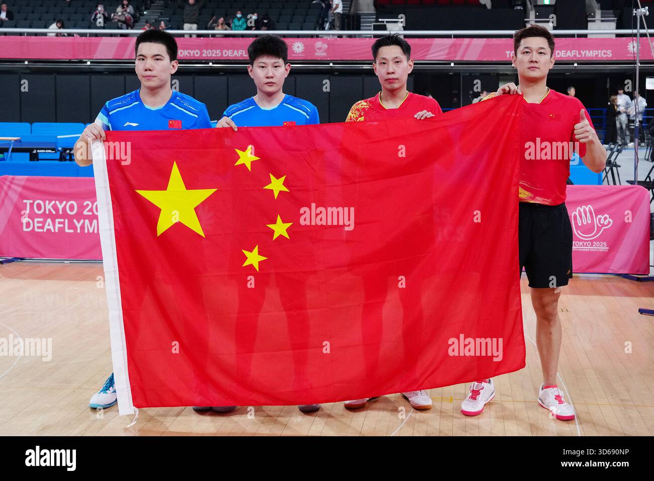 (251119) -- TOKYO, Nov. 19, 2025 (Xinhua) -- Wang Cong (1st R)/Tian Jiping (2nd R) and Lin Quan ...