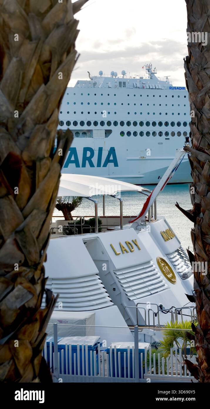 Lady moura superyacht hi-res stock photography and images - Alamy