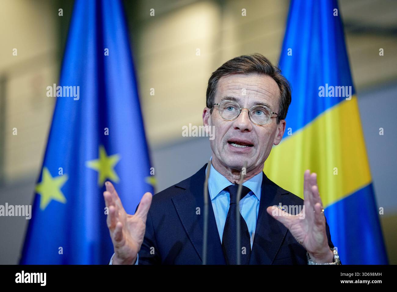19 November 2025, Berlin: Swedish Prime Minister Ulf Kristersson gives ...