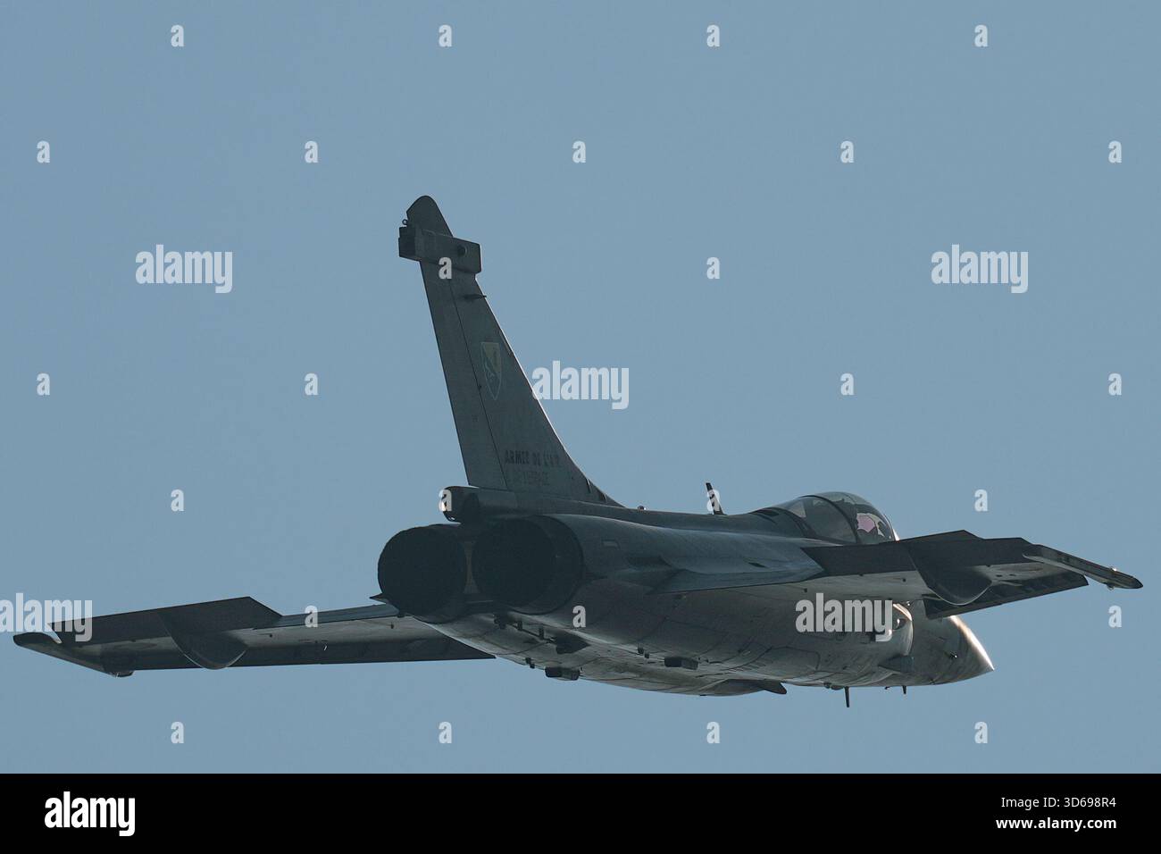 A Rafael fighter jet performs at the Dubai Air Show, United Arab ...