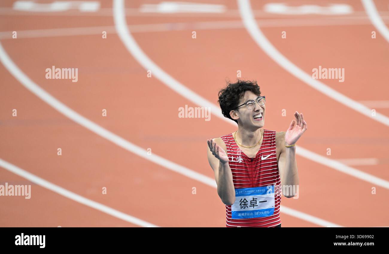 (251119) -- GUANGZHOU, Nov. 19, 2025 (Xinhua) -- Xu Zhuoyi of Shanghai ...