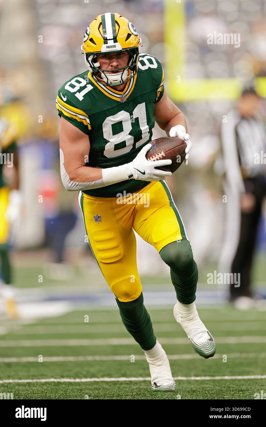 Green Bay Packers tight end Josh Whyle (81) warms up before an NFL ...