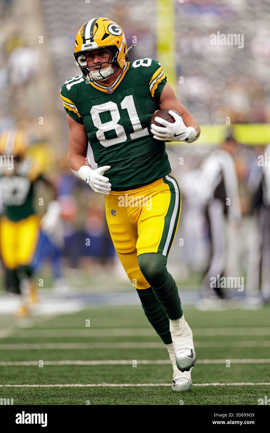 Green Bay Packers tight end Josh Whyle (81) warms up before an NFL ...