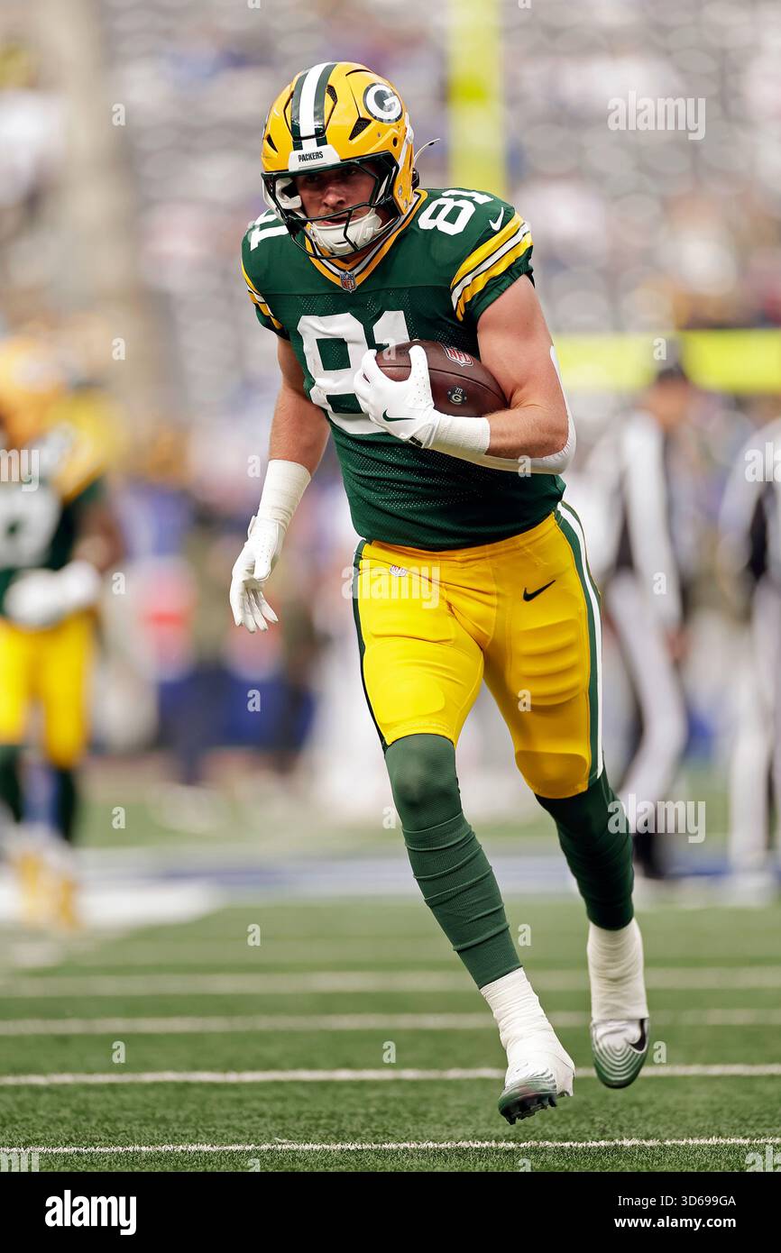 Green Bay Packers tight end Josh Whyle (81) warms up before an NFL ...