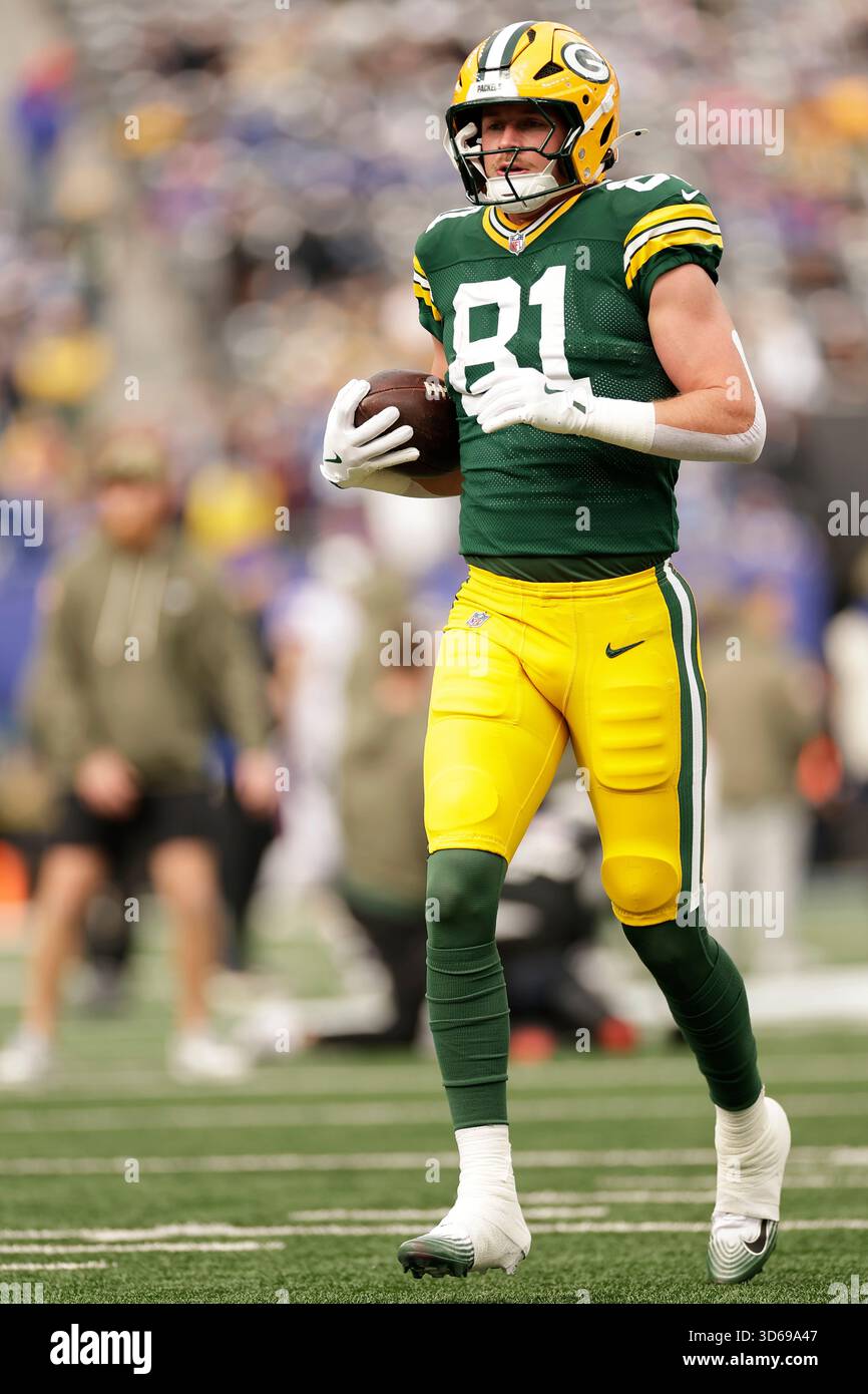 Green Bay Packers tight end Josh Whyle (81) warms up before an NFL ...