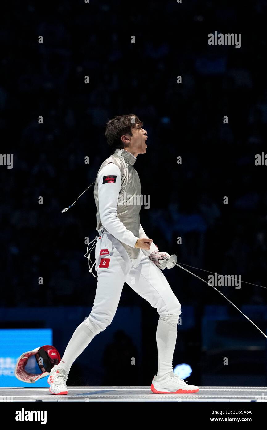 (251119) -- HONG KONG, Nov. 19, 2025 (Xinhua) -- Choi Chun Yin of Hong ...