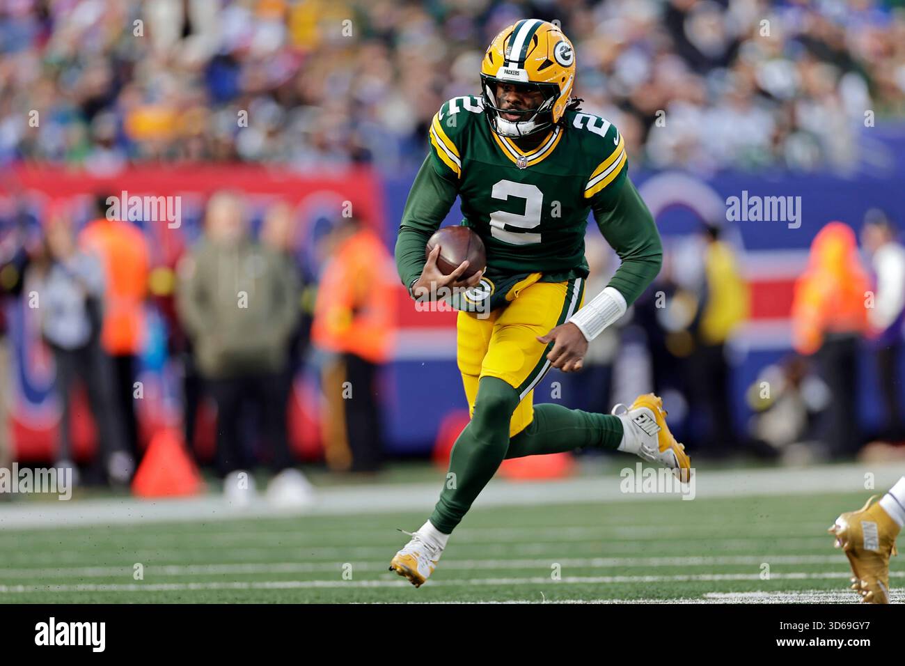 Green Bay Packers quarterback Malik Willis (2) runs with the ball ...