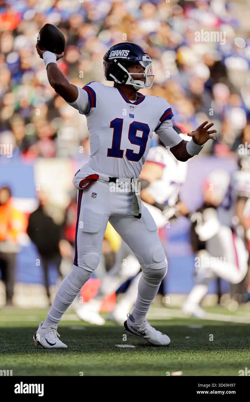 New York Giants quarterback Jameis Winston (19) looks to pass the ball ...