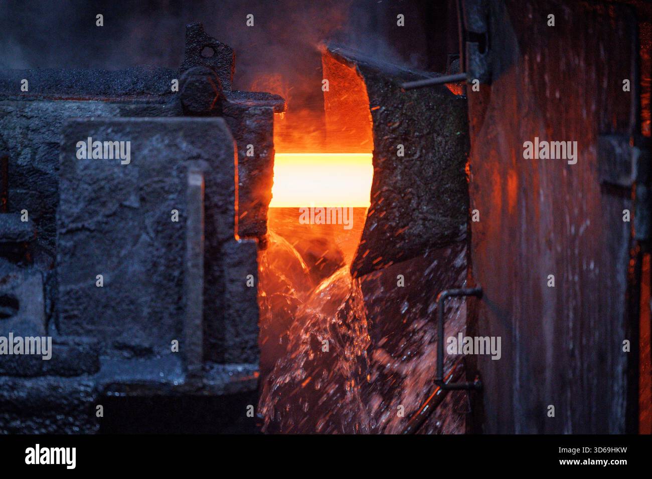 19 November 2025, Lower Saxony, Georgsmarienhütte: View of steel bars ...