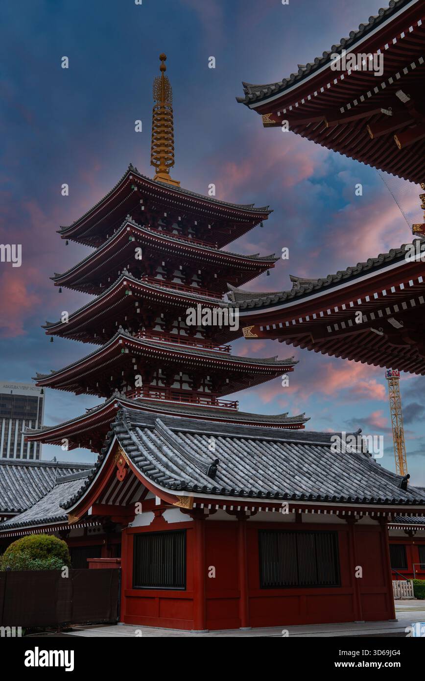 Visitors exploring iconic sensoji temple hi-res stock photography and ...