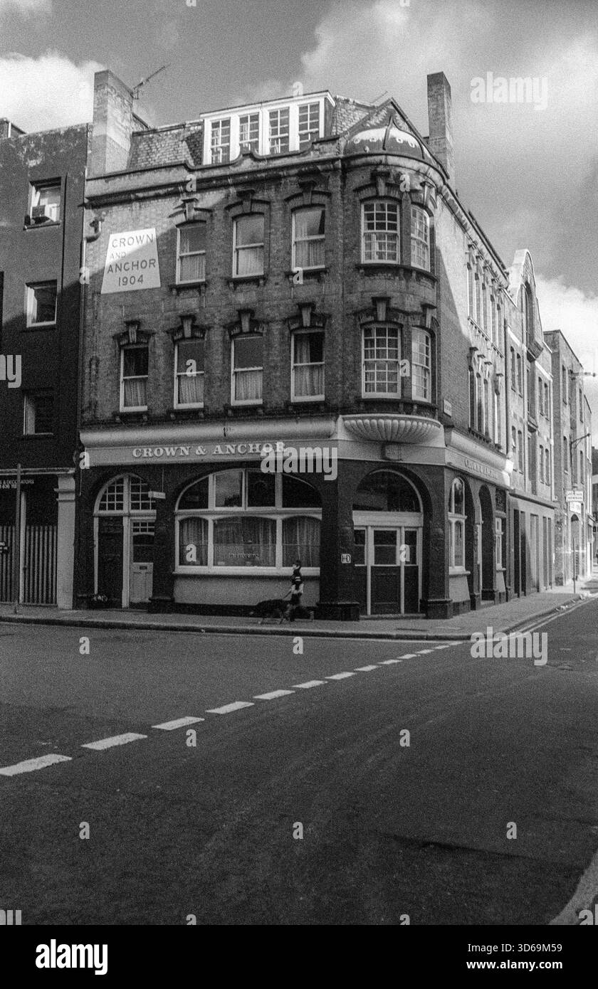 1977 black & white archive image of the Crown & Anchor public house on ...