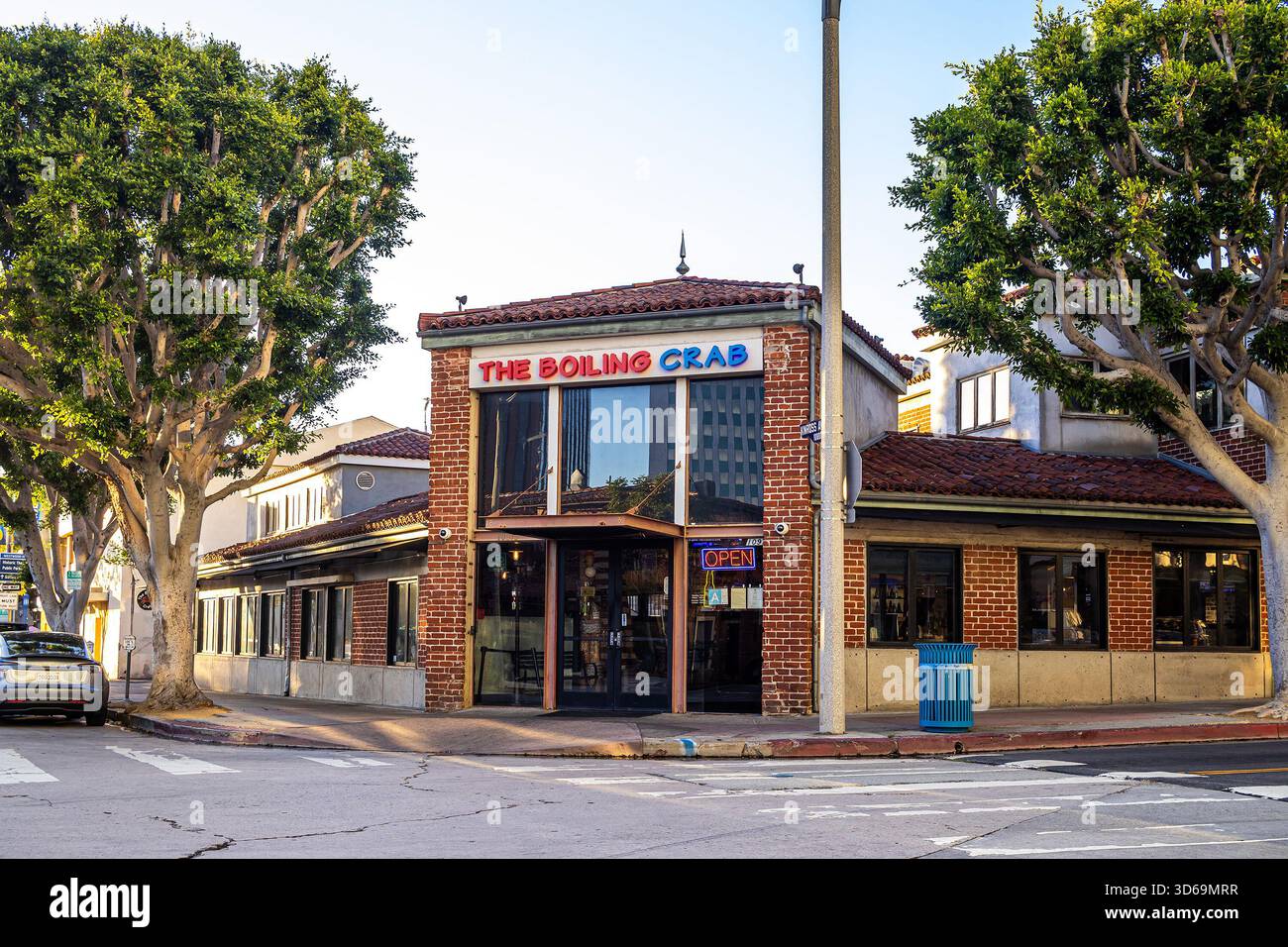 The Boiling Crab Louisiana-inspired Cajun seafood restaurant in ...