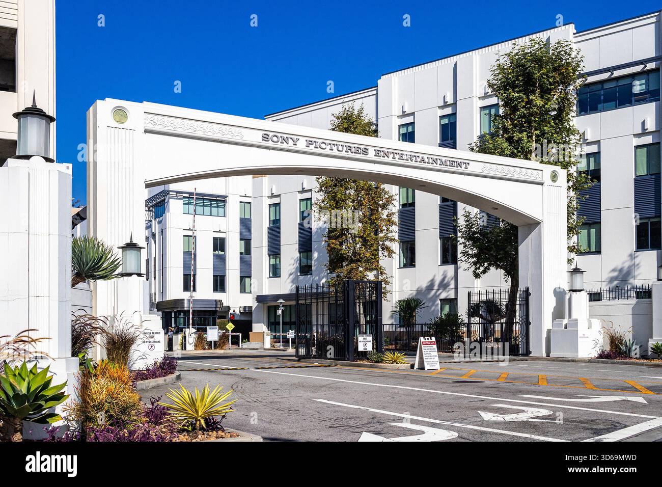 Sony studio gate hi-res stock photography and images - Alamy