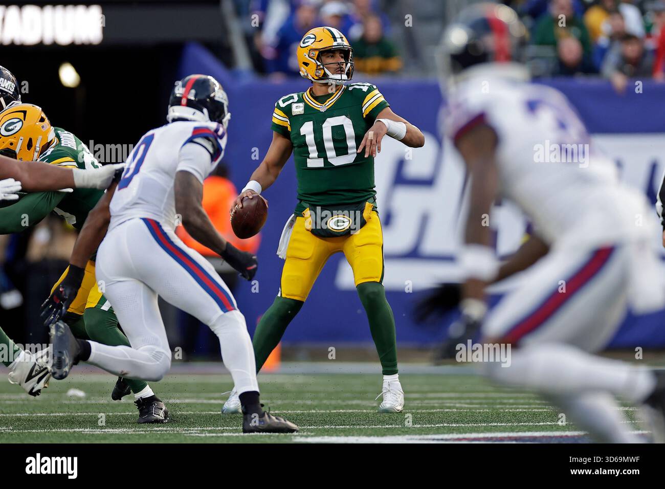 Green Bay Packers quarterback Jordan Love (10) looks to pass the ball ...