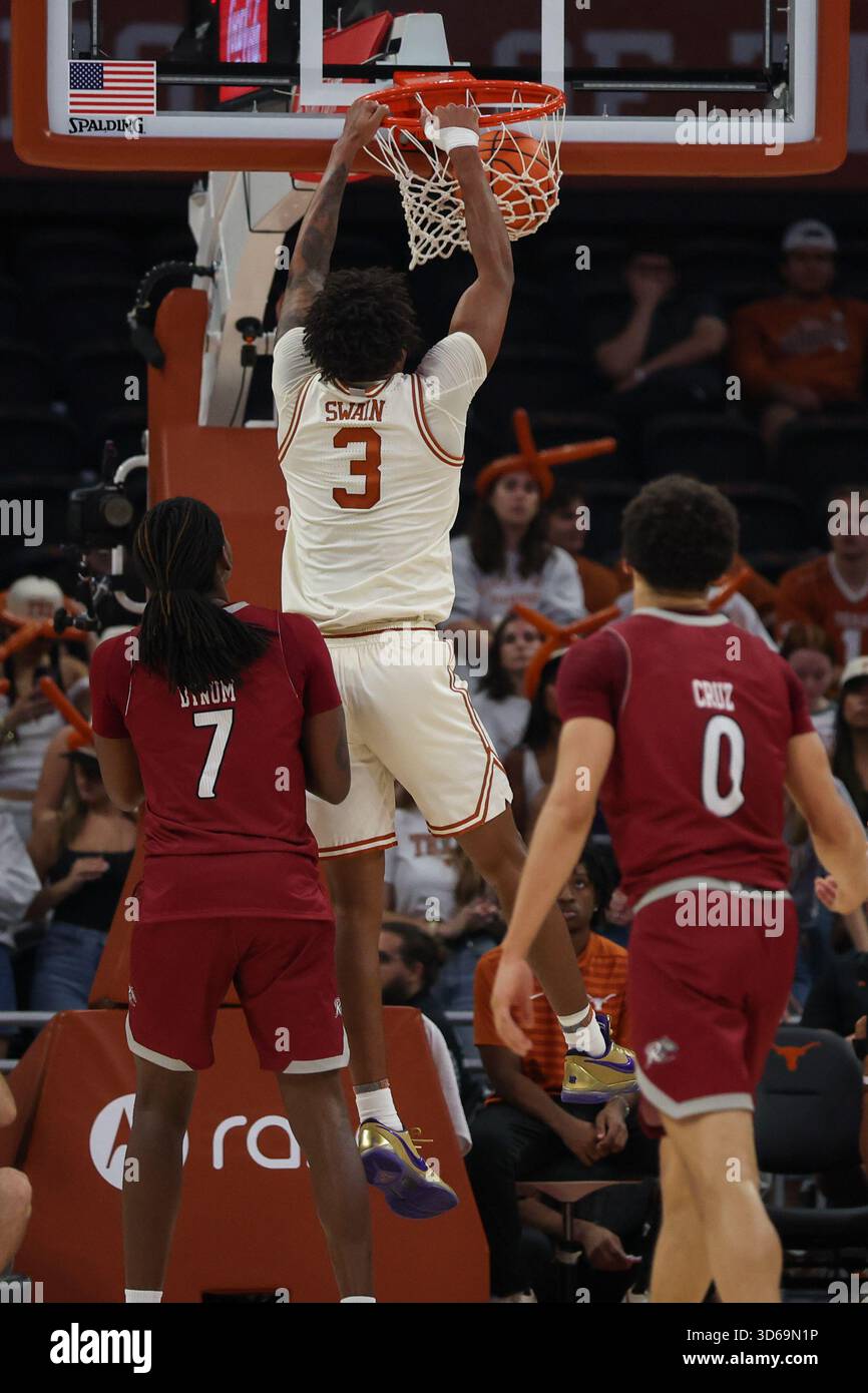 AUSTIN, TX - NOVEMBER 18: Forward Dailyn Swain #3 of the Texas ...