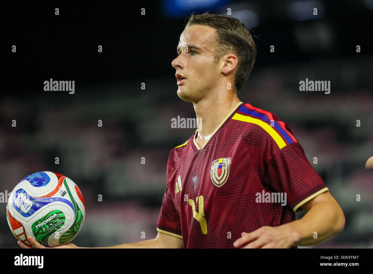 FORT LAUDERDALE - NOVEMBER 18: Canada defender Alessandro Milani (14 ...