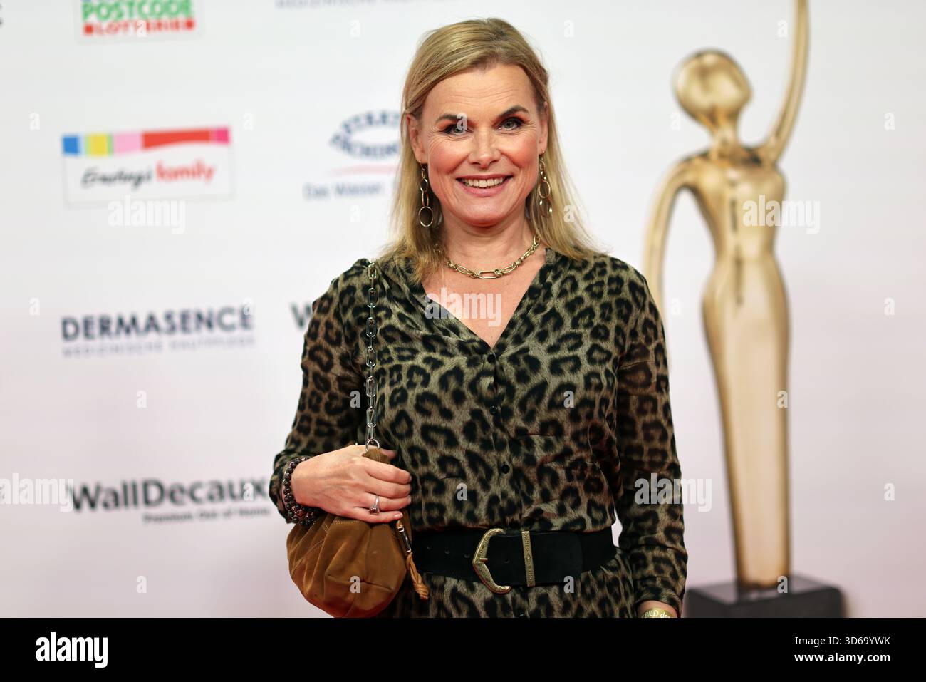 19 November 2025, Hamburg: Andrea Lüdke, actress, attends the "Goldene ...