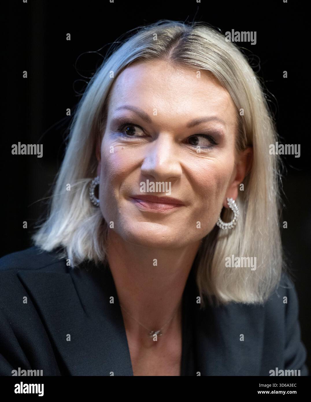 19 November 2025, Hesse, Frankfurt/Main: Maria Riesch (Olympic champion ...