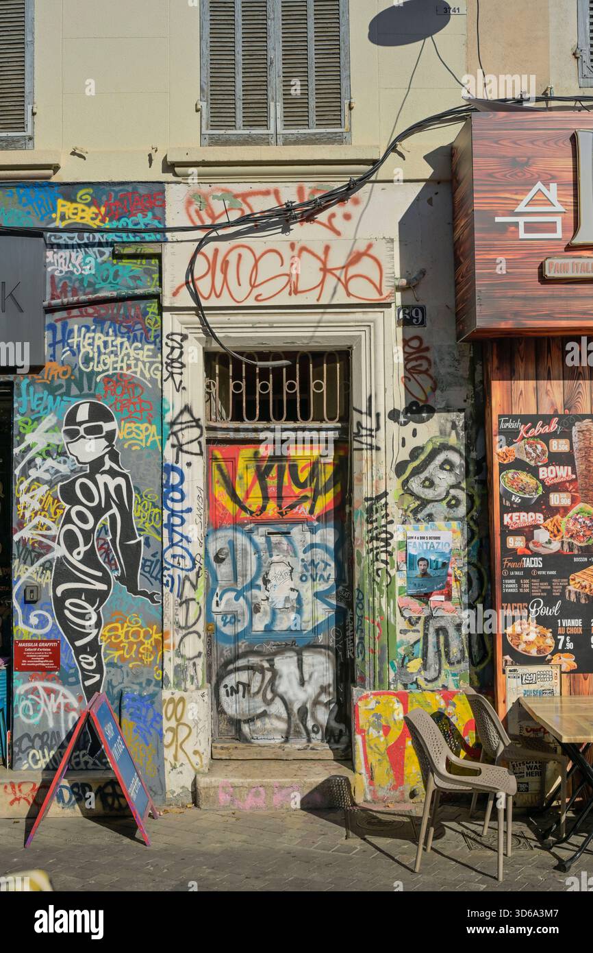 Graffiti, Szeneviertel Cours Julien, Marseille, Frankreich *** Graffiti ...