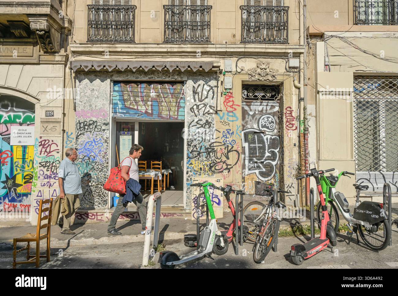 Graffiti, Rue d Aubagne, Szeneviertel Cours Julien, Marseille ...