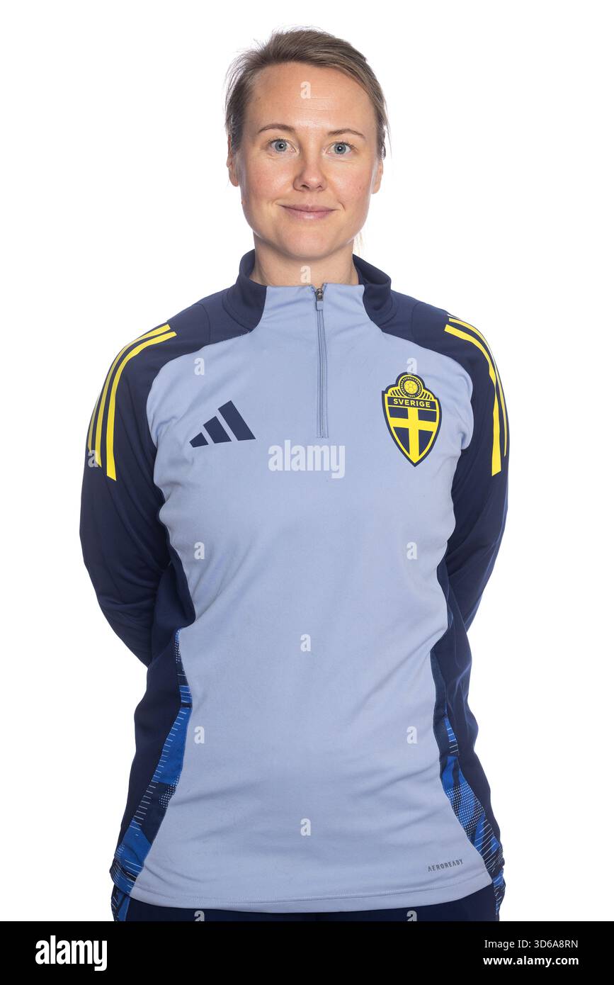 251119 Isabelle Hållén poserar för ett porträtt under en fotografering ...