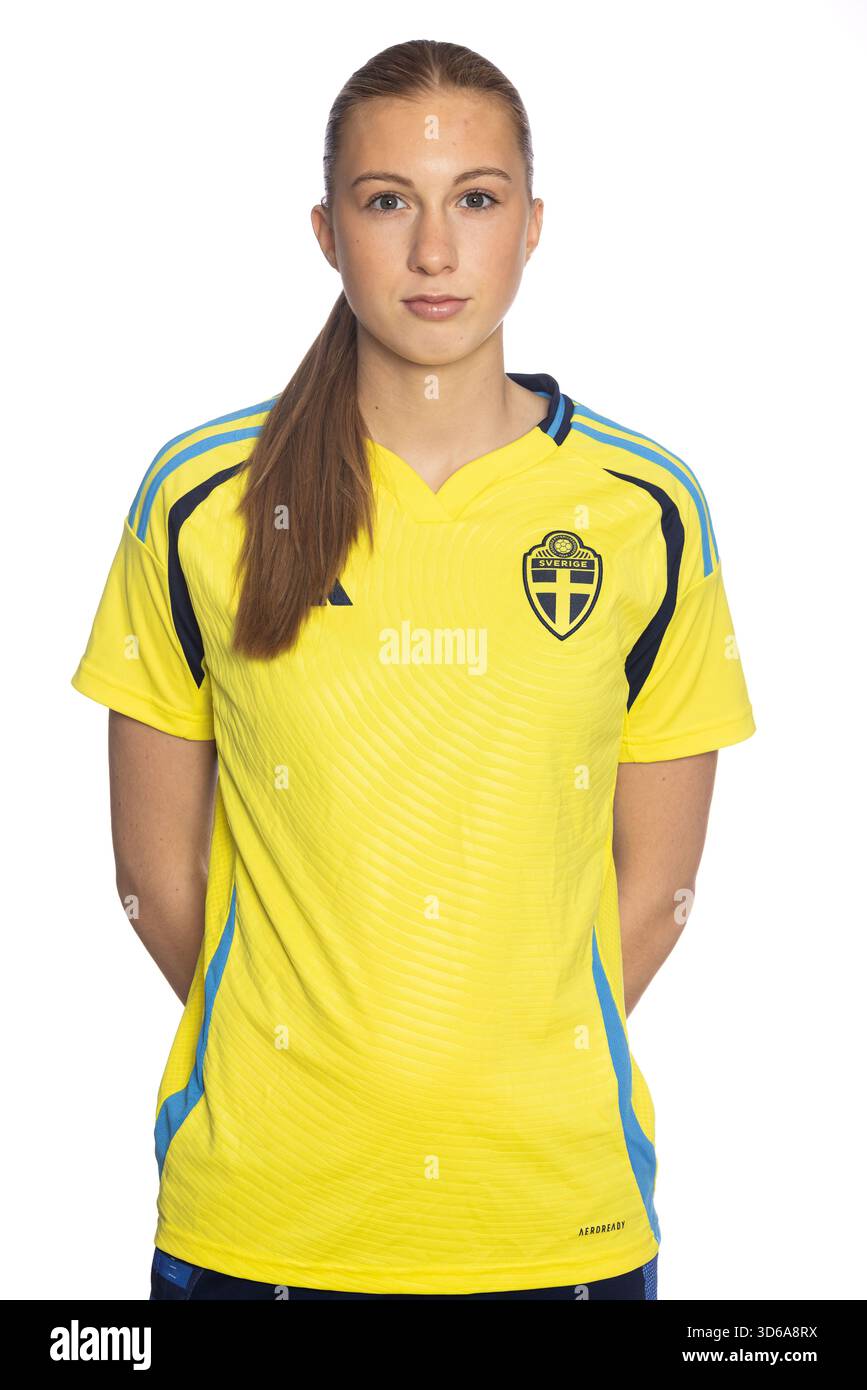 251119 Felizia Nilsson Narverud poserar för ett porträtt under en ...