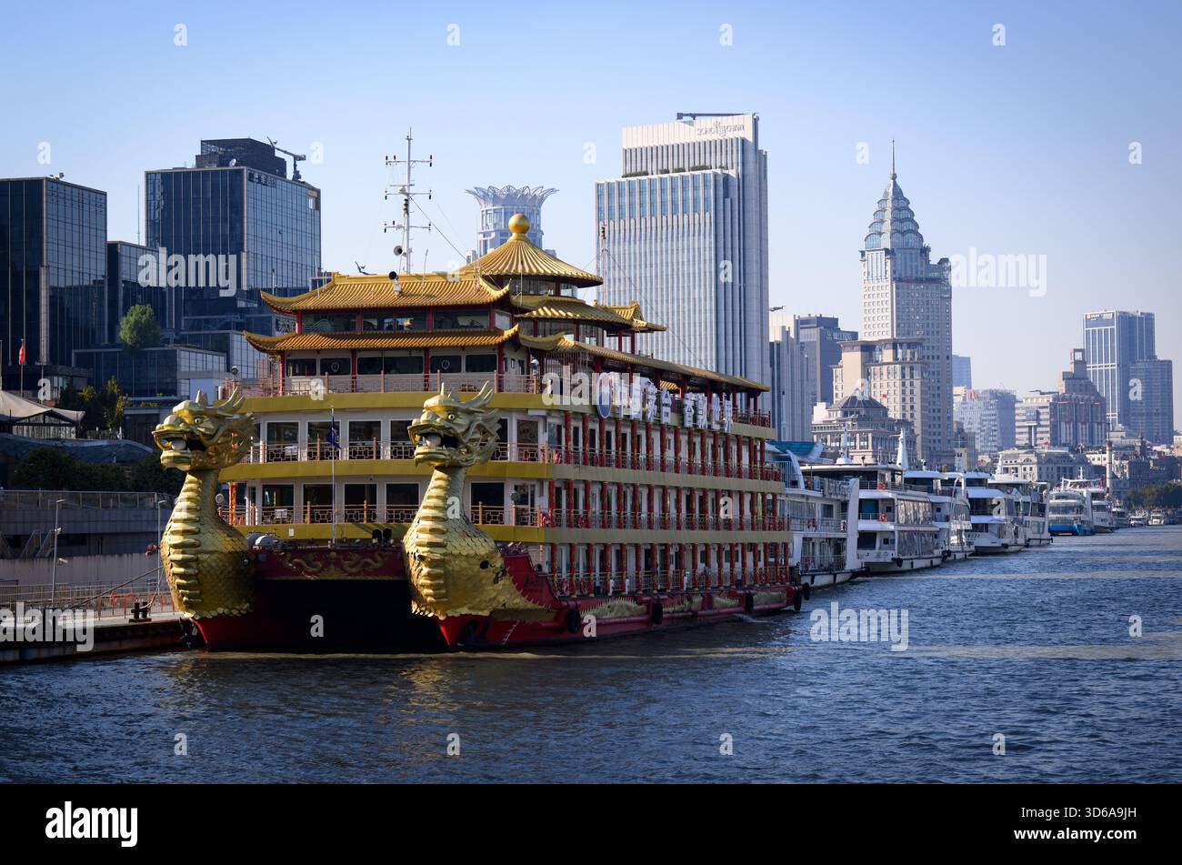 19 November 2025, China, Shanghai: Ships moored on the Huangpu River in ...