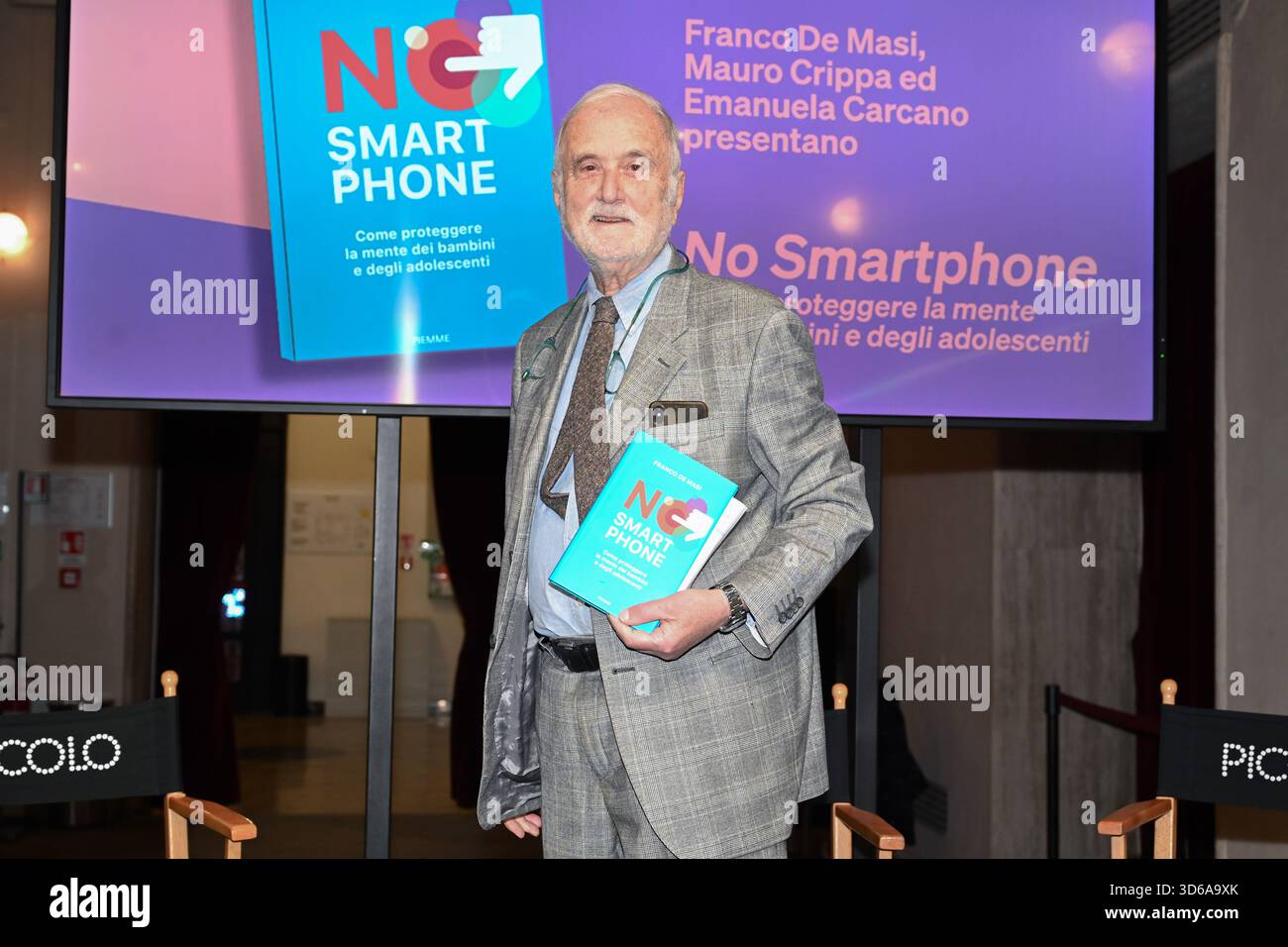 Milan, Presentation of the book "No Smartphone" by Franco di Masi ...