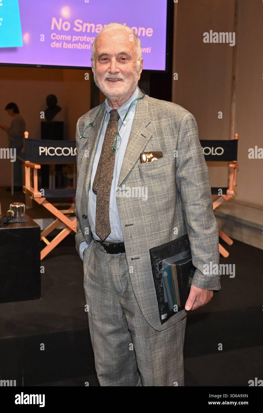 Milan, Presentation of the book "No Smartphone" by Franco di Masi ...